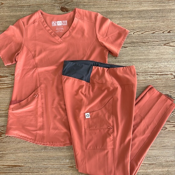 WonderWink | Other | Wonderwink Renew Scrub Set Clay Small | Poshmark